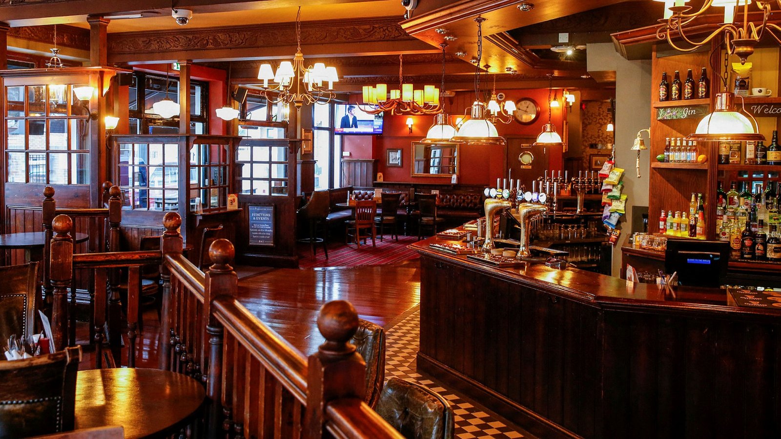 A Tavern or a Bar: What's the Difference?