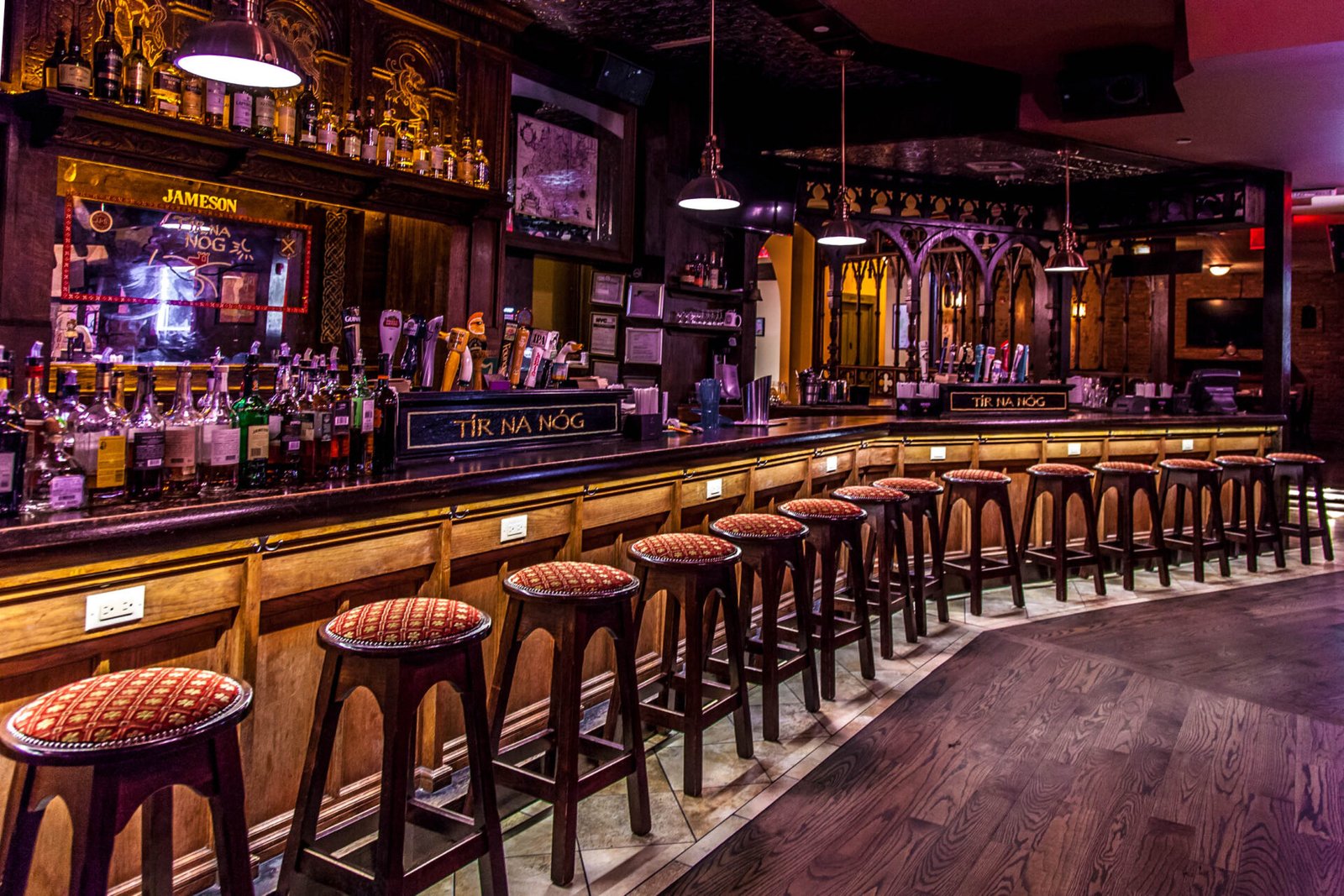 A Tavern or a Bar: What's the Difference?